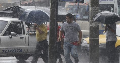 Elevan a naranja la alerta por lluvias en El Salvador y cierran áreas