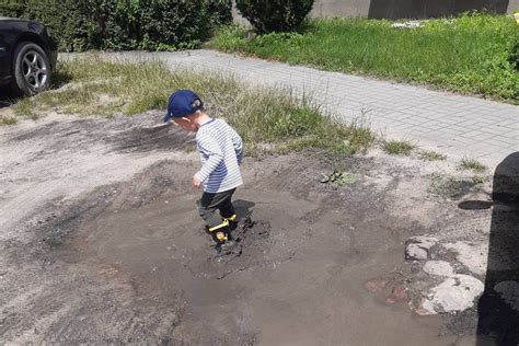 Duńskie dzieci taplają się w błocie Mnie to zachwyca ale polscy