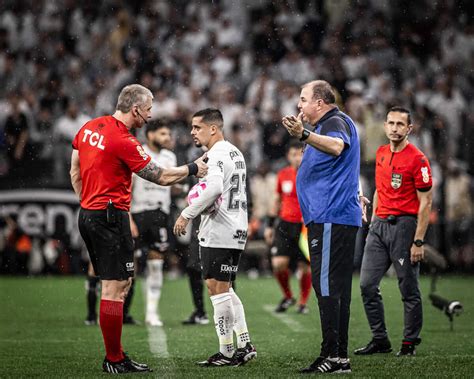 Chefe de arbitragem da CBF apoia Daronco sobre pênalti interpretativo
