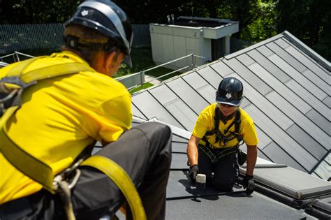 Dach Fotowoltaiczny Montowany Przez Dekarzy Solroof
