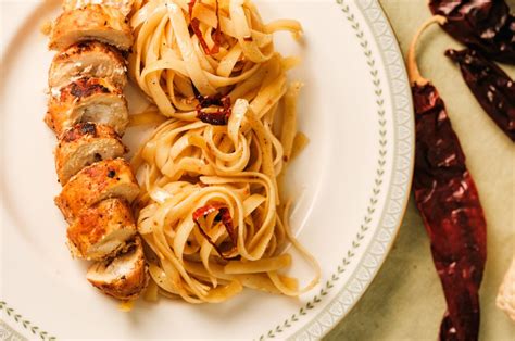 Pasta al ajillo con pollo relleno El plato que TODOS querrán probar