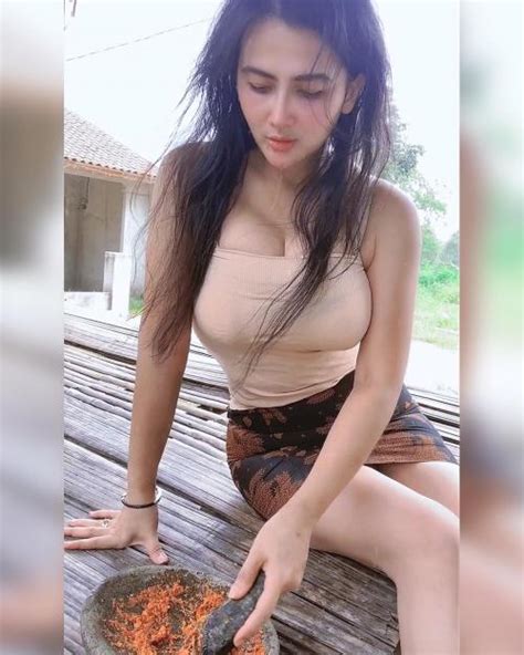 Diana Dee Starlight Pakai Tanktop Payudara Nongol Bikin Jiwa Netizen
