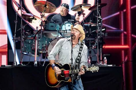 Morre aos 62 anos o cantor de música country Toby Keith