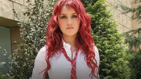 RBD Dulce Maria volta a ser ruiva e fãs vão à loucura novo visual