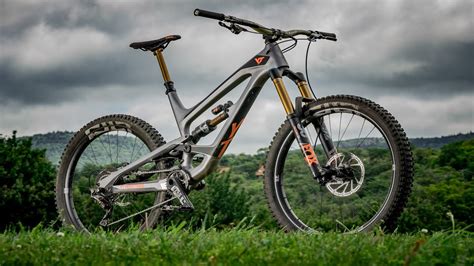 YT CAPRA 29 CF PRO Review ENDURO Mountainbike Magazine Atelier Yuwa