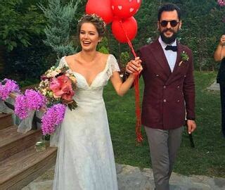 Burcu Biricik Gelinlik Modelleri Ve Benzer Tasar Mlar