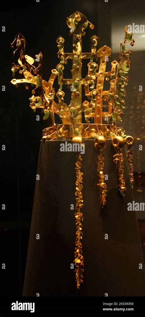La Corona De Oro De Silla De Hwangnamdaechong En El Museo Nacional De