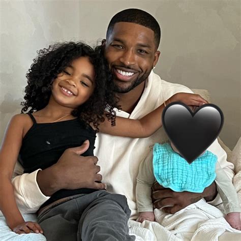 Khloé Kardashian finalmente revela o nome do filho de 9 meses