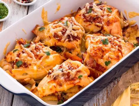 Piept de pui umplut cu șuncă și cașcaval la cuptor Retete culinare