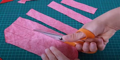 Tuto Couture Facile Fabriquer Son Biais Avec Peu De Tissu
