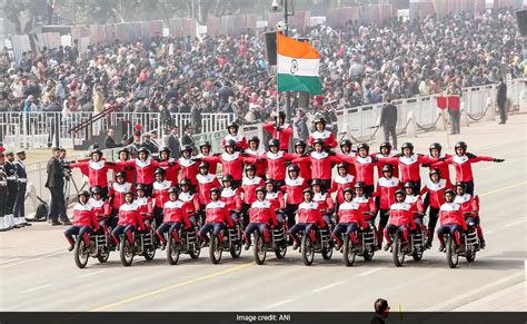 भरत सनय तकत महल शकत क भवय परदरशन क सथ 75व गणततर दवस