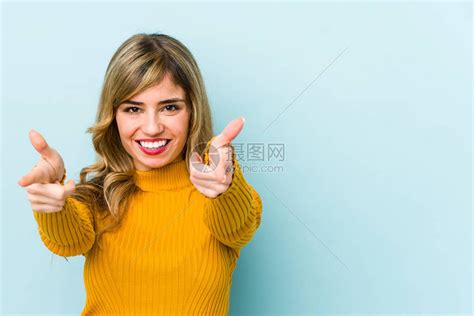 年轻的金发美女caucasian女人快乐的高清图片下载 正版图片504085182 摄图网