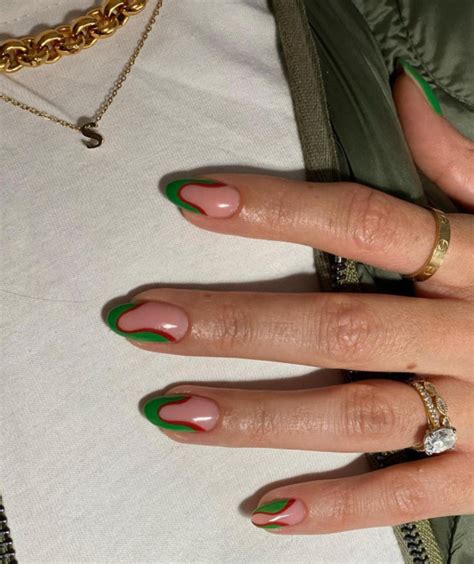 35 Fresh Autumn Nail Art Ideas To Try Now Abstract Green And Red Nails