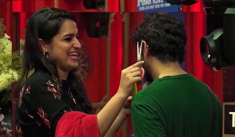 Bigg Boss Day Written Update Th Dec Ayesha Khan Intertwines