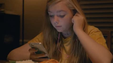 EIGHTH GRADE Officiële NL Trailer YouTube