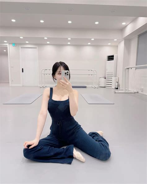 NGẮM GÁI XINH CHÂU Á VỚI LÀN DA TRẮNG TRẺO CÙNG VÒNG 1 SIÊU ĐẸP CỦA