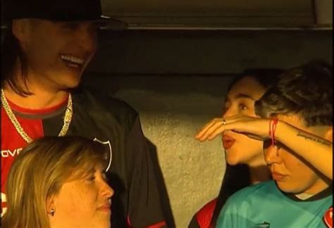 Así captan a Peso Pluma y Nicki Nicole juntos en partido de Newell s