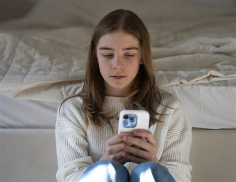 Os efeitos das redes sociais na saúde mental Psicologa Carol Bosenbecker