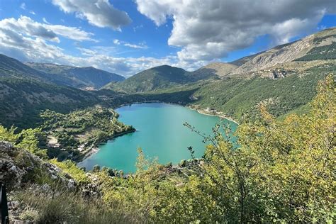 C è un lago a forma di cuore in Italia dove si trova e come raggiungerlo