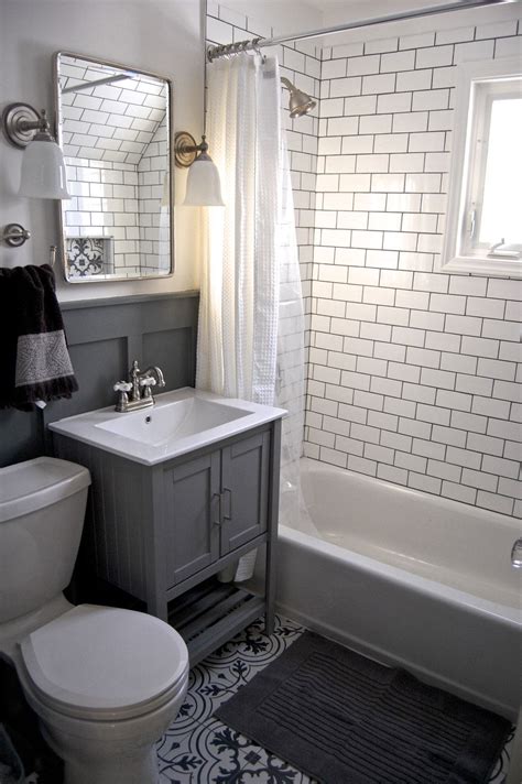 Gray And White Bathroom Tile Decoomo