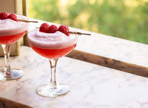 31 Old Fashioned Cocktails Everyone Should Order At Least Once Gin Cocktails Classic