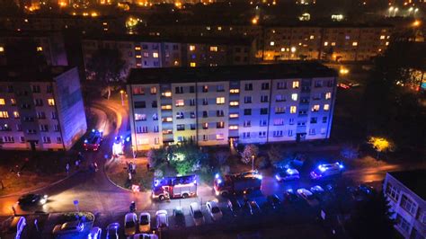 Ewakuacja z mieszkań w bloku w Końskich zdjęcia TKN24