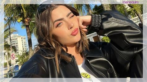 Vermelho Fatal Jade Picon Aposta Em Vestido Decote Gigantesco