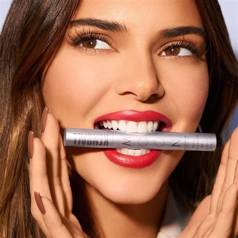 Moon Platinum Teeth Whitening Pen By Kendall Jenner 2X Power 30 Uses