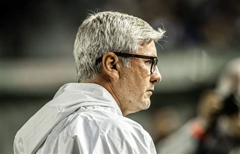 Odair elogia desempenho do Santos contra o Grêmio mas diz que o time