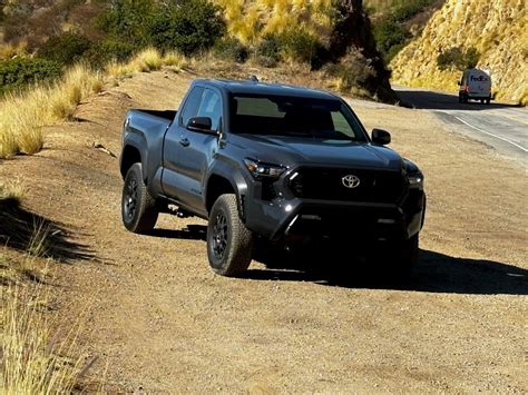 2024 款丰田塔科马 Toyota Tacoma 拥有引人注目的外观和功能并且很可能保持中型皮卡第一名的地位 Mandarinian