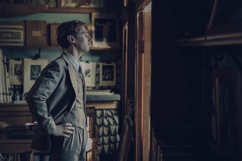 Il cattivo poeta Sergio Castellitto è Gabriele DAnnunzio