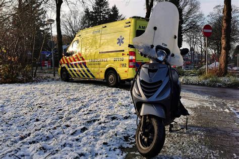 Scooterrijder Onderuit Door Spiegelglad Wegdek Op De Bennekomseweg In Ede