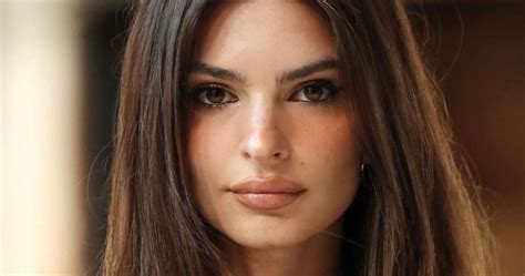 Emily Ratajkowski Presque Nue En Robe Transparente Cult Gaia Emrata