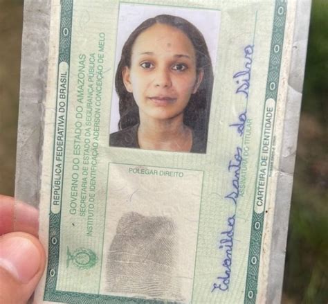 MACHADINHO Marido mata esposa uma facada no pescoço na frente dos