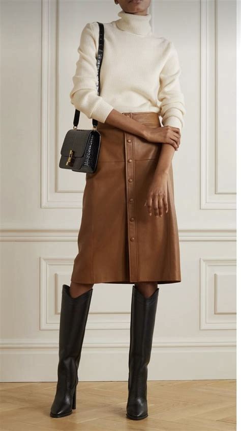 Pin by Pam VazPer on Otoño in 2024 Suede skirt outfit Everyday