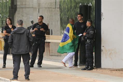 Presos por atos golpistas de 8 1 são liberados no DF veja fotos
