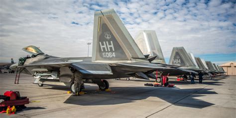 Lockheed Martin recebe contrato de US 7 bi para apoio à frota de caças