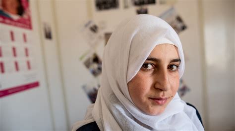 These Female Reporters Bring News To The Worlds Largest Syrian Refugee Camp Teen Vogue
