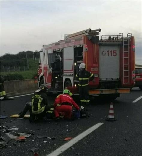 Tragico Incidente Sull Autostrada A Tra Umbria E Toscana Morte Due Donne
