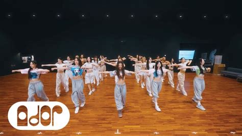 뉴진스 선공개곡 New JeansSuper Shy 안무 영상 공개 전율 돋는 칼각 퍼포먼스