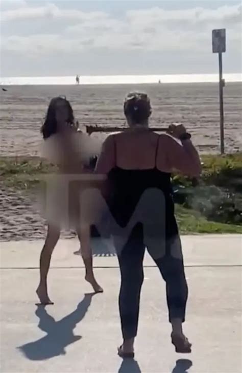 Naked Fight On Beach Stuns Crowd At Venice Beach Boardwalk News
