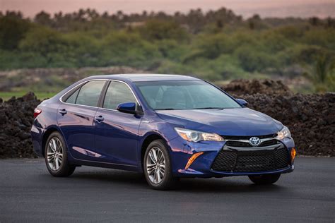 Toyota Camry Se Hybrid Review