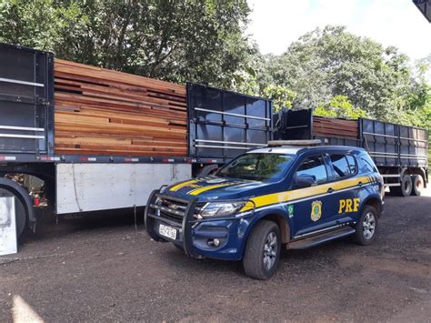 PRF Apreende Carga De Madeira Sendo Transportada Ilegalmente Em Mato