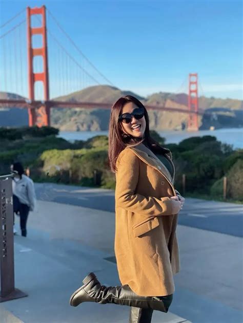 Sudah Jadi Janda Ini 7 Potret Seru Tante Ernie Saat Liburan Hot