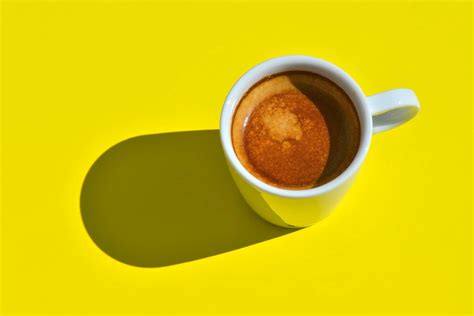 ᐈ Es buena idea tomar café con leche antes de dormir CaféSinMás