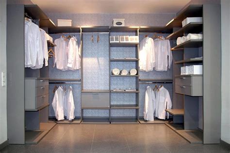 Muebles y módulos para el interior de tu vestidor Agloma
