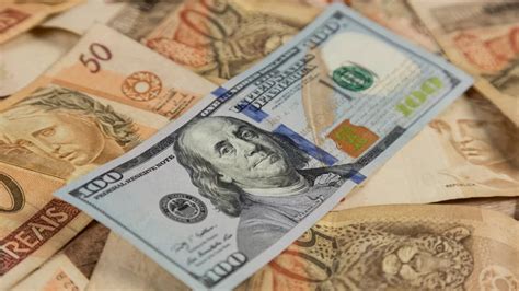 El dólar sigue subiendo en relación al real y golpea al comercio de