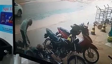 Vídeo mostra homem sendo assassinado após discussão política em