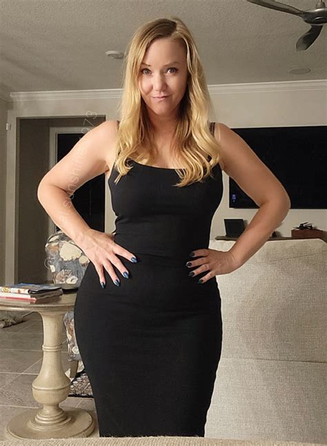 Does This Look Good On My Milf Bod F49 Rtightdresses