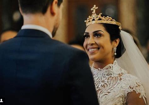 Ex bbb Amanda Djehdian se casa em São Paulo veja fotos